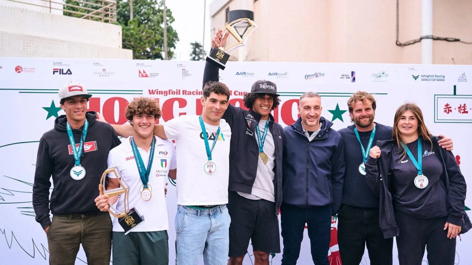 Campione di Wing Foil napoletano trionfa a Hong Kong dopo il titolo ...